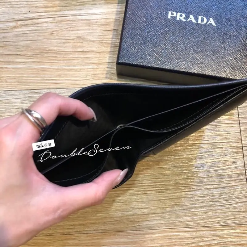 PRADA 皮夾 防刮皮 銀字LOGO 撞色男短夾 零錢袋款 | MISSDOUBLESEVEN